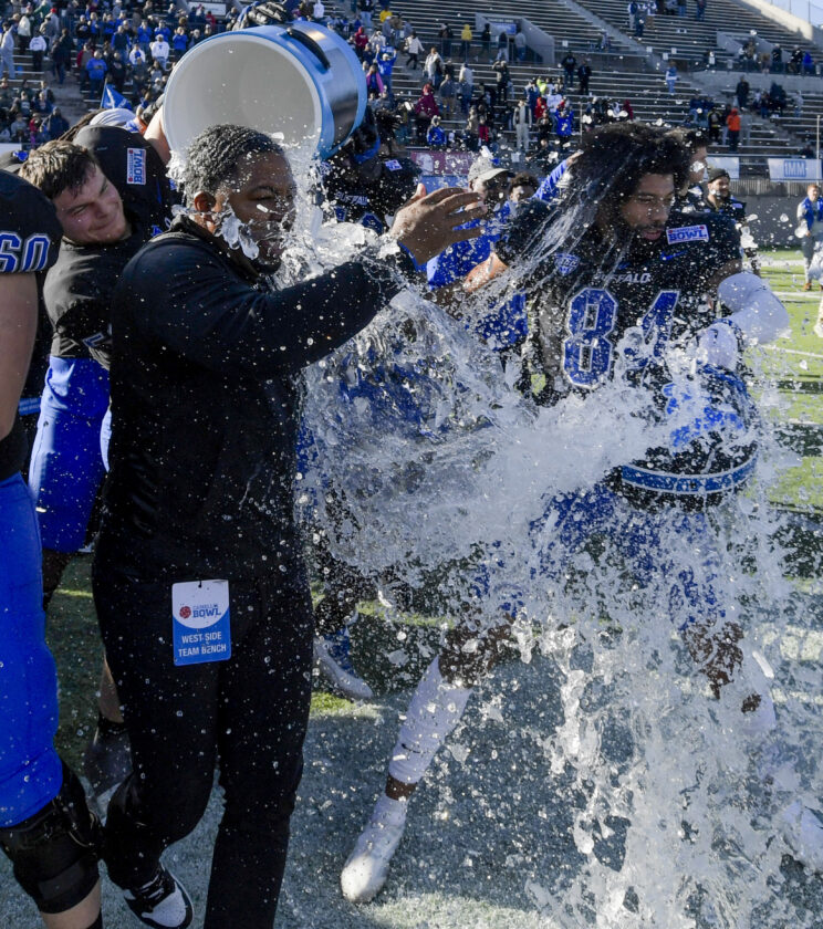 Bulls win Camellia Bowl | News, Sports, Jobs - Observer Today